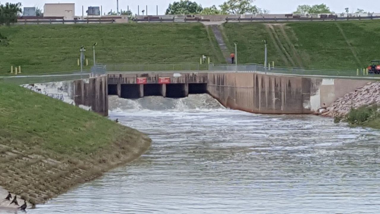 The operation of the Barker and Addicks reservoirs in Houston ...